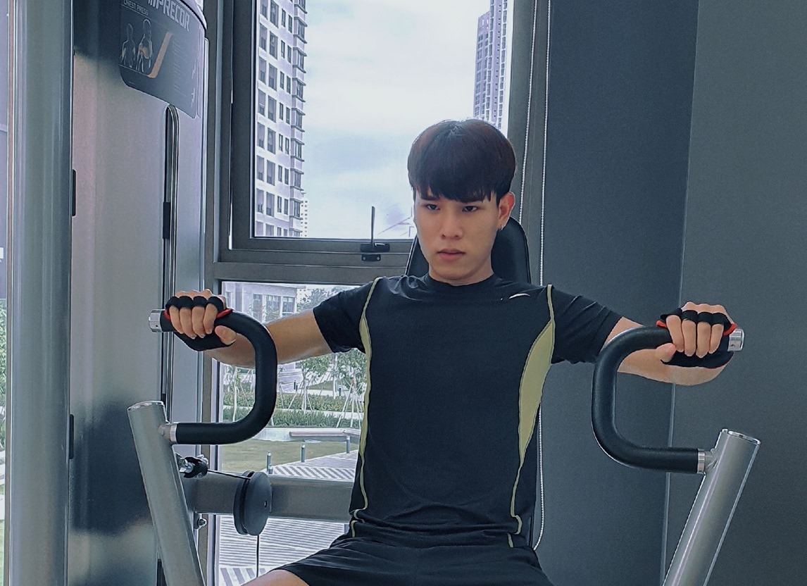 Cách ly tại nhà, ca sĩ Dee Trần 'đá' SARS-CoV-2 thế nào?