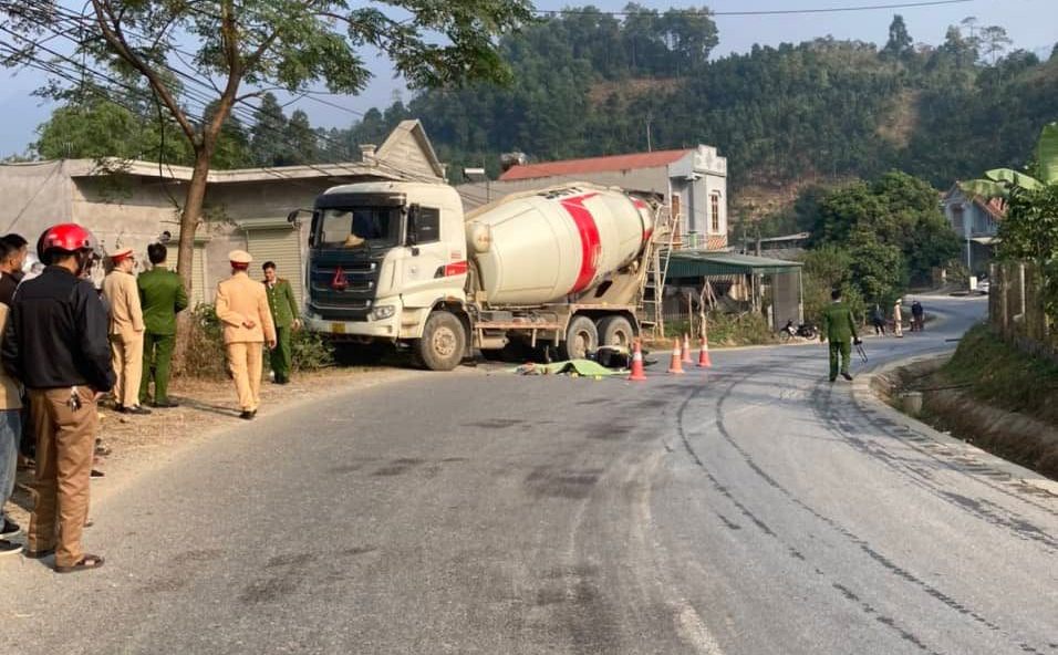 Va chạm với xe bồn trên QL32, người đàn ông đi xe máy tử vong thương tâm