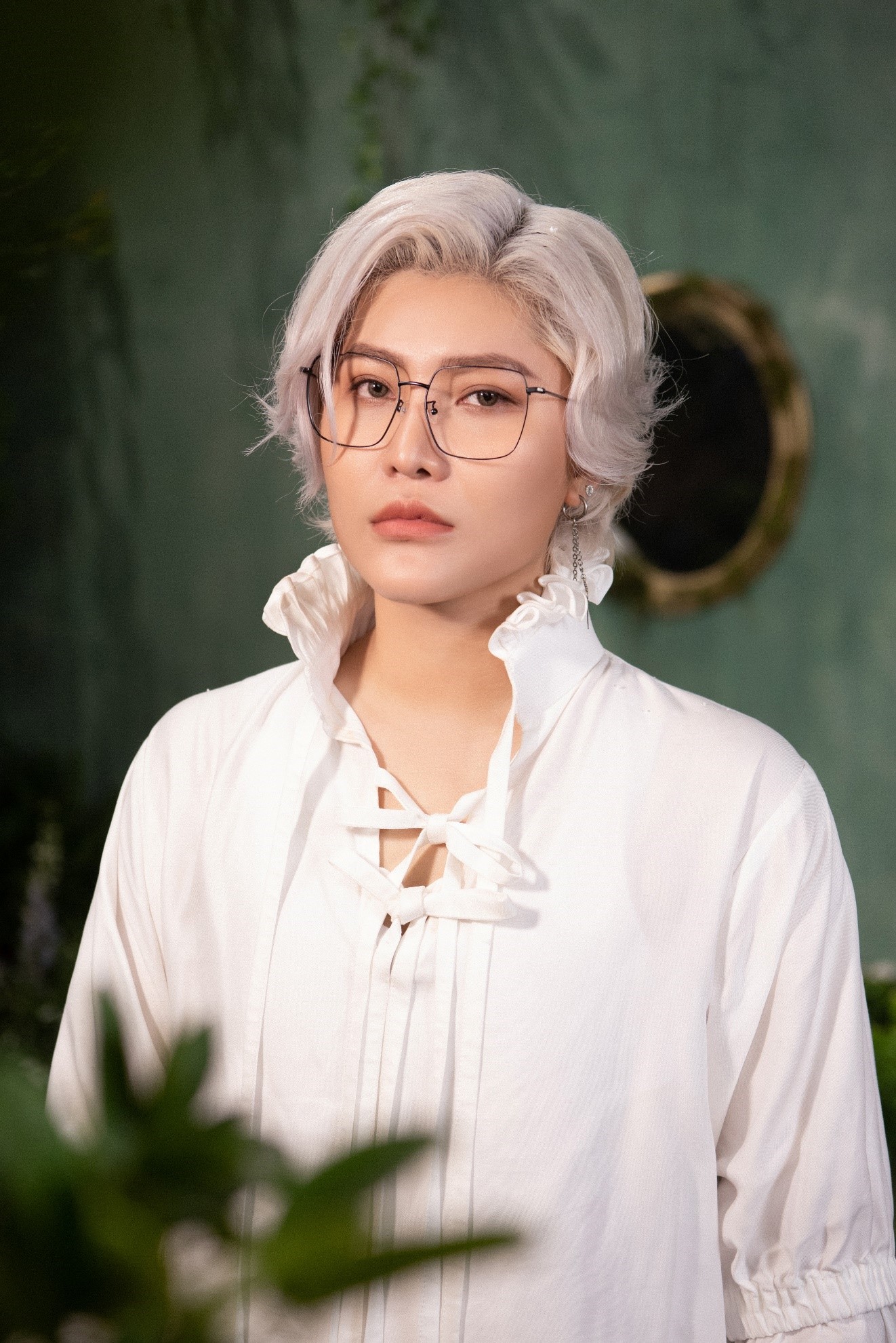 Bí quyết sở hữu làn da "không tuổi" của Vicky Nhung và dàn sao Việt