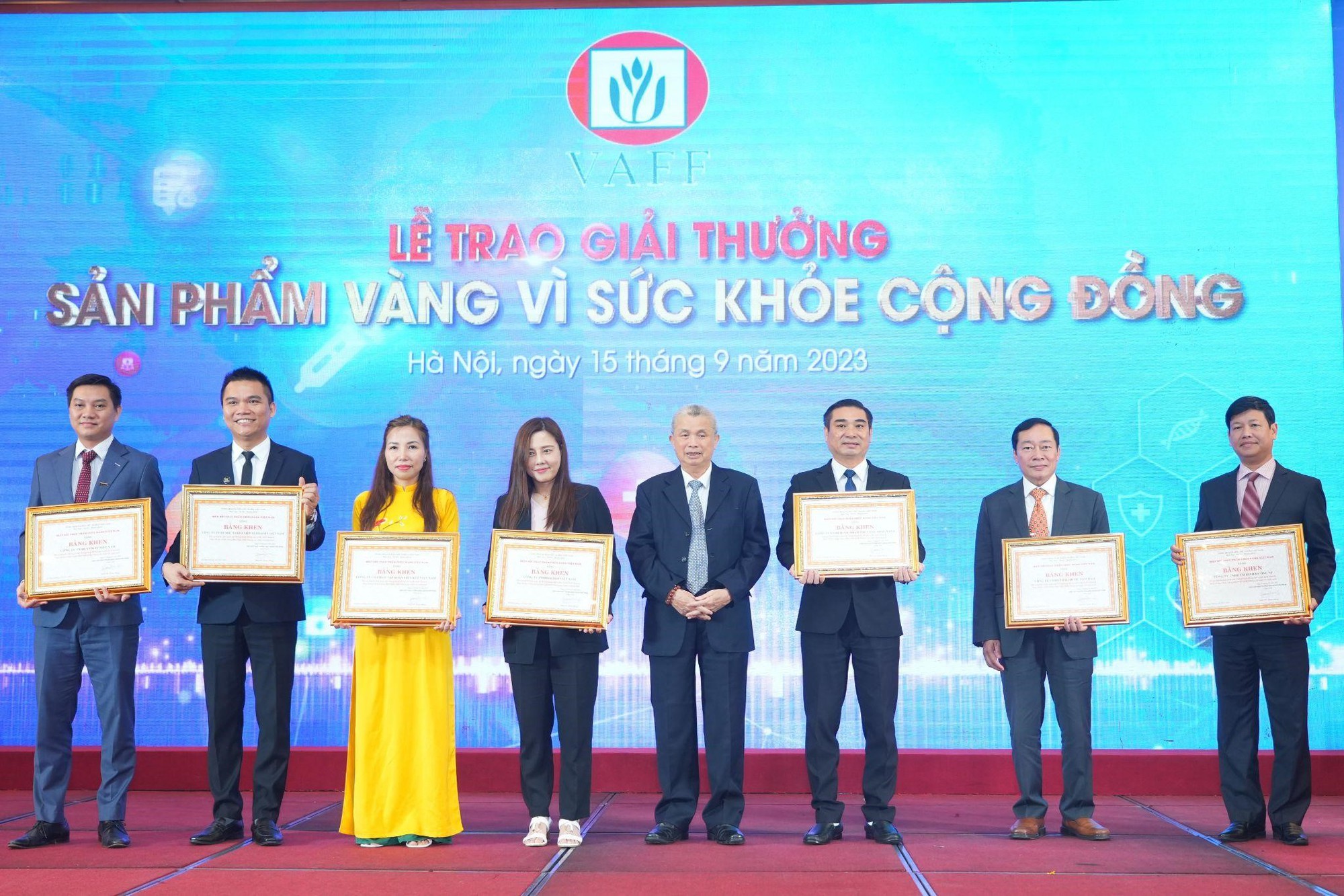 Gcoop Việt Nam nhận giải thưởng "Sản phẩm vàng vì sức khỏe cộng đồng" năm 2023