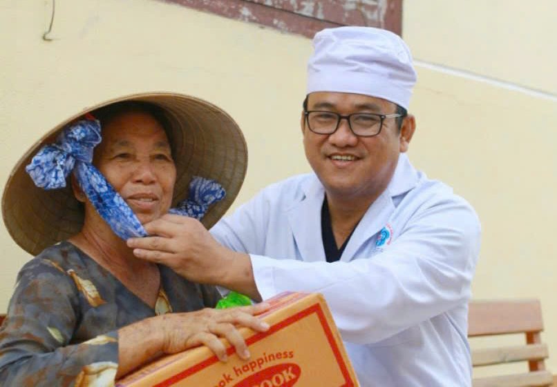 Chủ tịch Hội Thầy thuốc trẻ tỉnh Bình Dương đạt Giải thưởng Tình nguyện ...