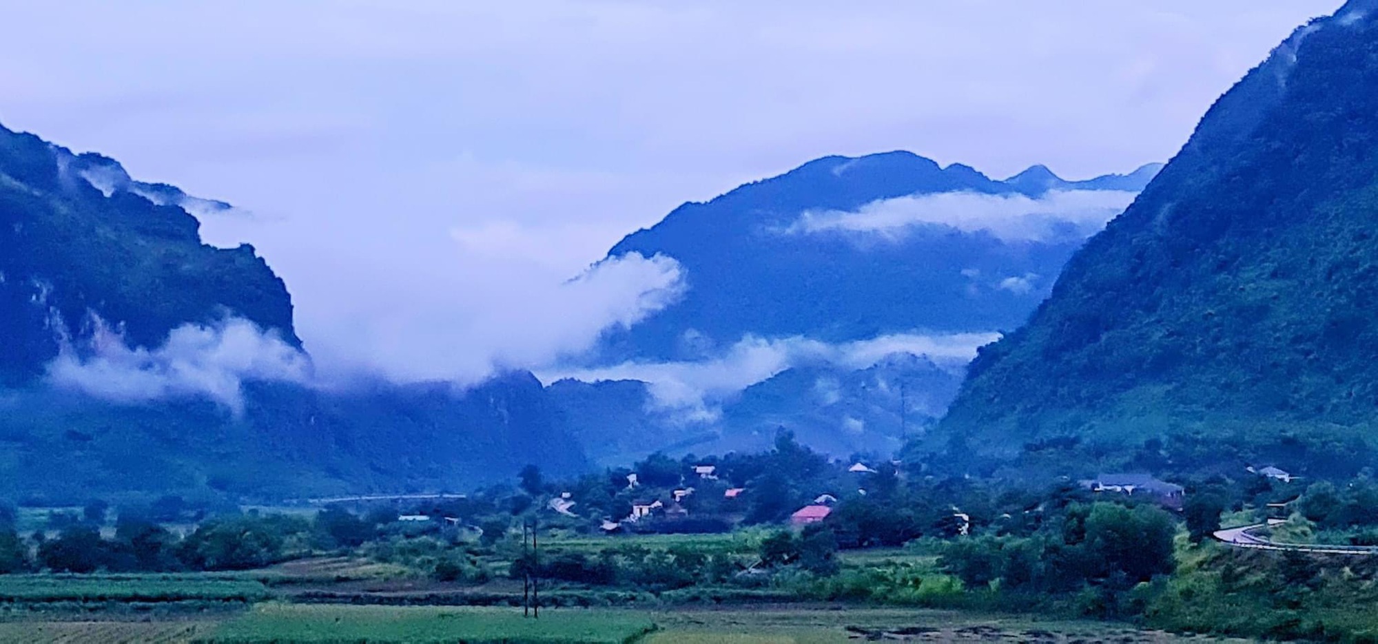 Hình ảnh cô trò vùng cao, biên giới háo hức ngày khai giảng