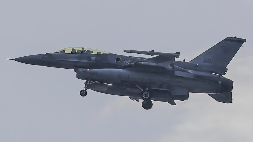 Tên lửa Python-5 nâng cấp sức mạnh F-16 Singapore