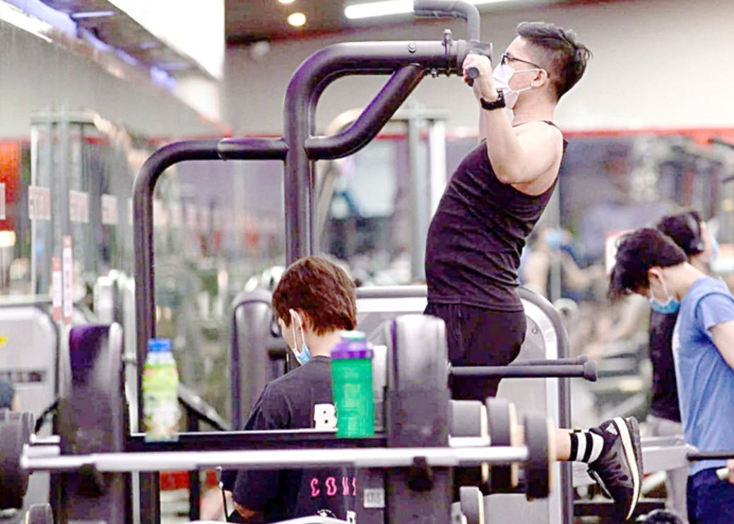 Đằng sau thân hình săn chắc là tuyến sinh dục kiệt quệ