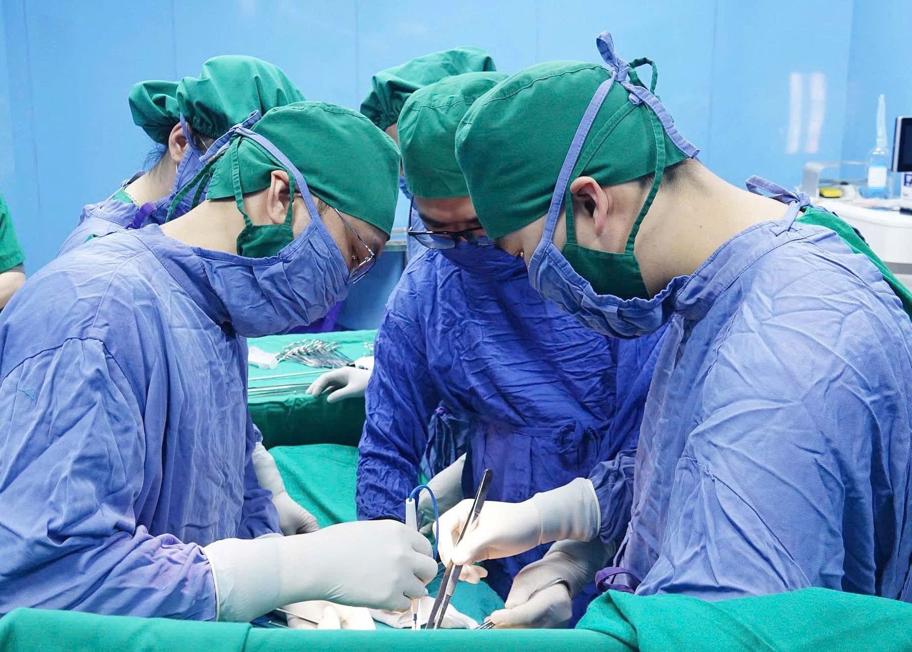 Two cases of bowel perforation caused by bone foreign bodies were ...