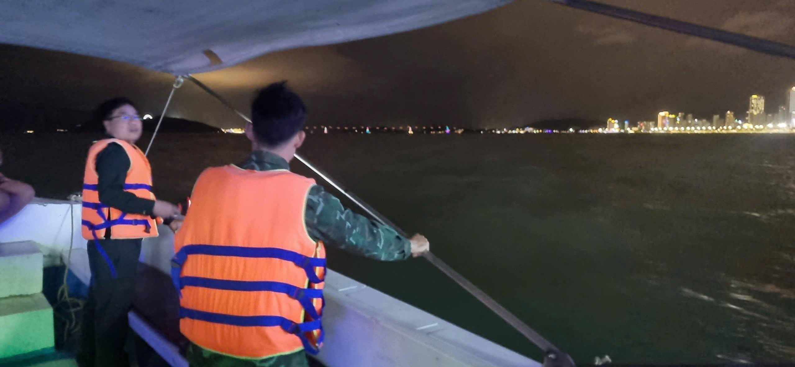 Tàu cá Tấn Tèo chìm trên biển Nha Trang, còn một ngư dân mất tích