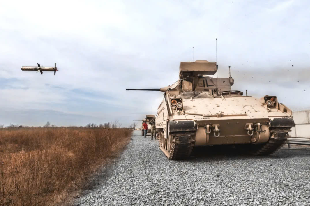 Vũ khí bí ẩn được phóng từ xe chiến đấu Bradley của Mỹ