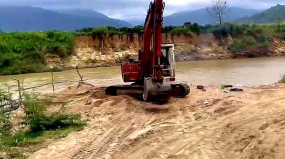 Phát hiện 8 điểm khai thác cát lậu tại một huyện