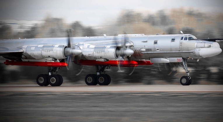 Nga huy động 10 chiếc Tu-95MSM đồng loạt dội siêu tên lửa Kh-101 vào Ukraine