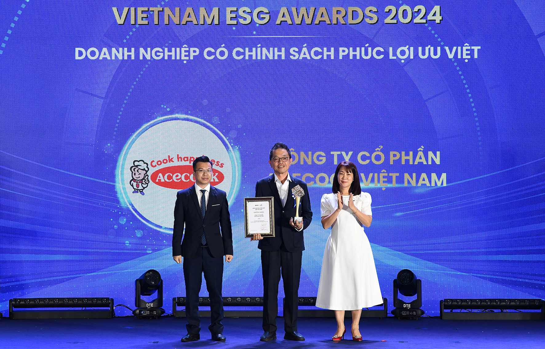 Acecook Việt Nam được vinh danh tại Vietnam ESG Awards 2024 với chính sách phúc lợi ưu việt