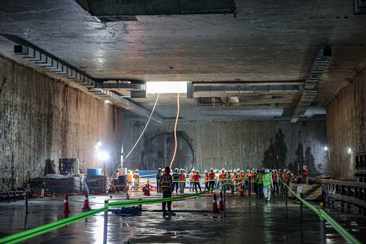 Robot TBM số 1 'xuyên lòng đất' chạm ga ngầm S11, tuyến metro số 3 tiến ...