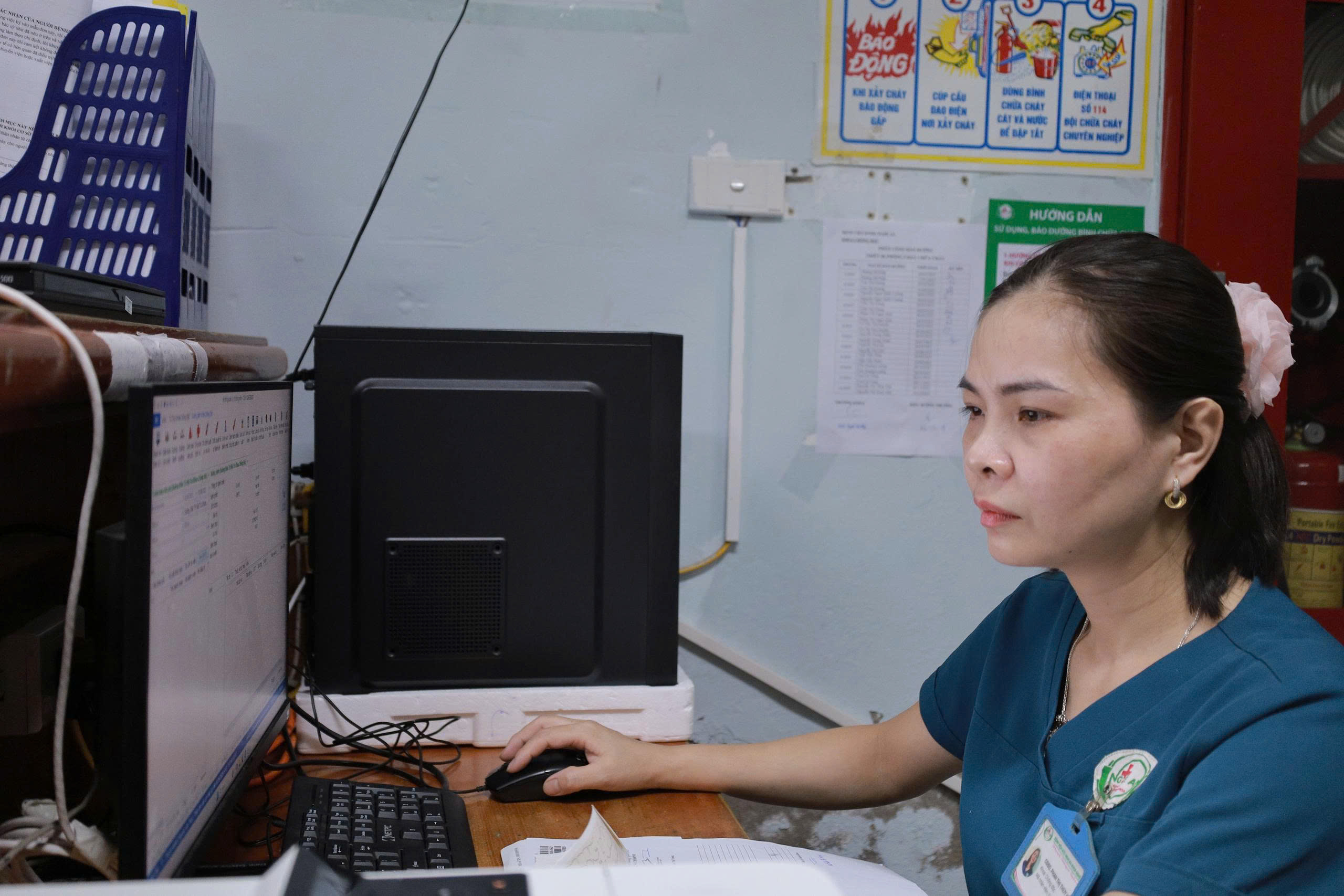 Nữ điều dưỡng Bệnh viện Hữu nghị Đa khoa Nghệ An cứu người giữa phố cổ ...