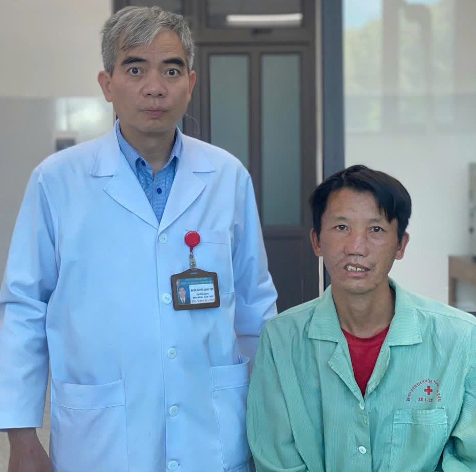 Seorang pria dalam kondisi kritis dengan wajah cacat setelah diserang ...