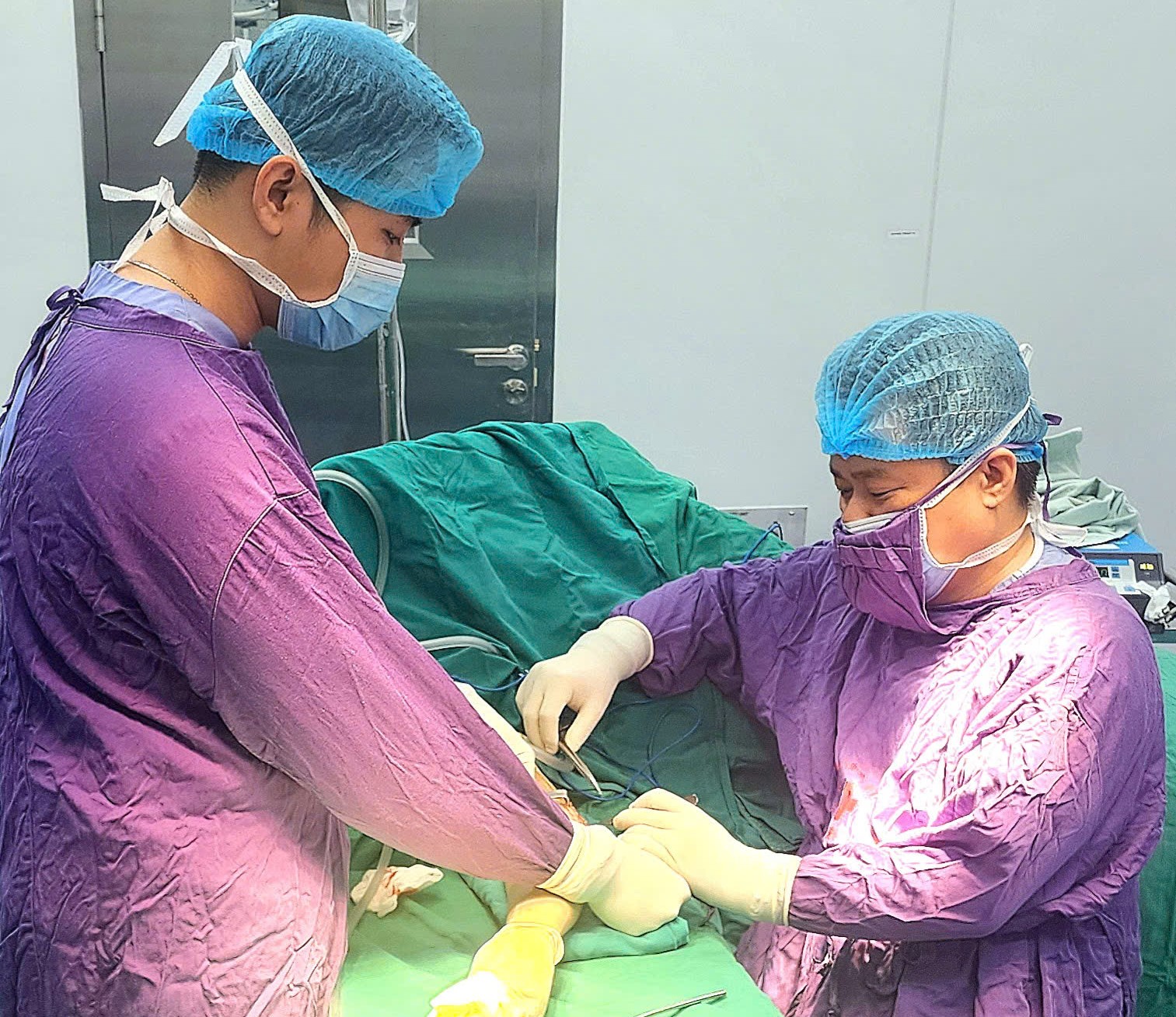 Prolonged numbness in the little finger nearly caused muscle atrophy in ...