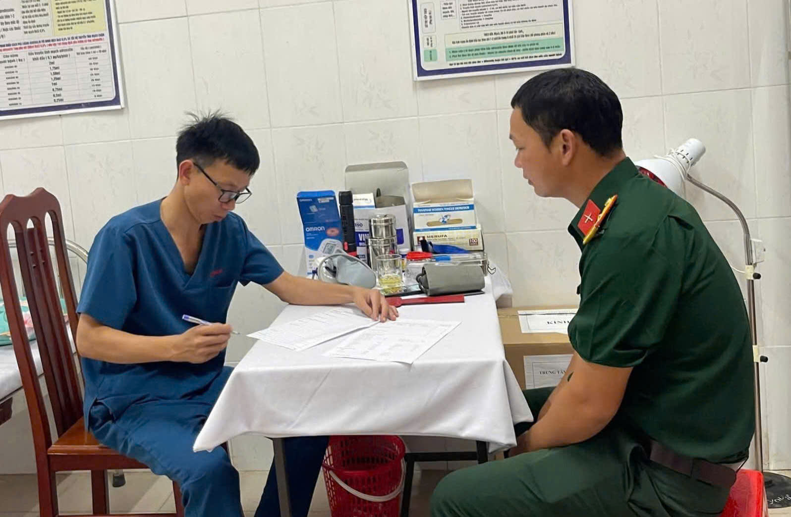 Khám sức khỏe định kỳ cho cán bộ, chiến sĩ tại đặc khu Cồn Cỏ