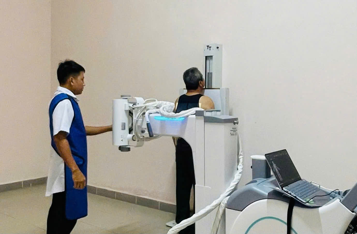 Khám sức khỏe định kỳ cho cán bộ, chiến sĩ tại đặc khu Cồn Cỏ