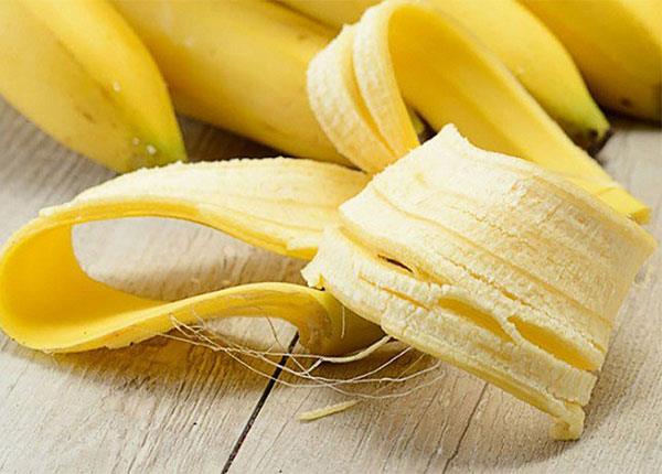 5 cách đơn giản dùng vỏ chuối dưỡng ẩm tóc khô xơ tại nhà
