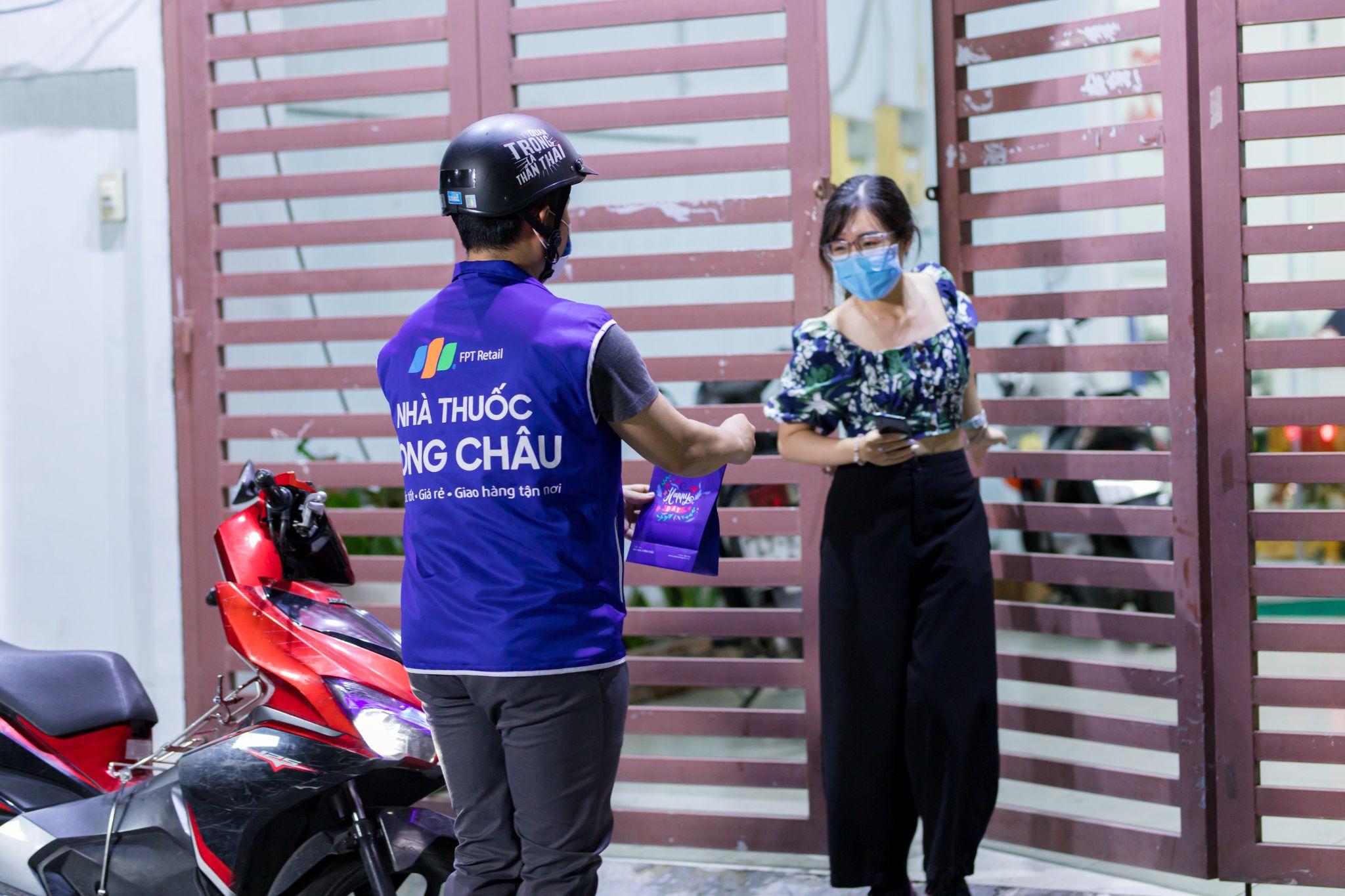 Mua thuốc trực tuyến, giao tận nhà với FPT Long Châu