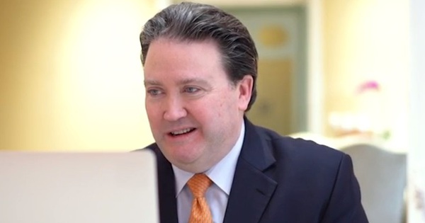 Đại sứ Hoa Kỳ Marc Knapper bày tỏ lòng biết ơn cô giáo dạy tiếng Việt ...