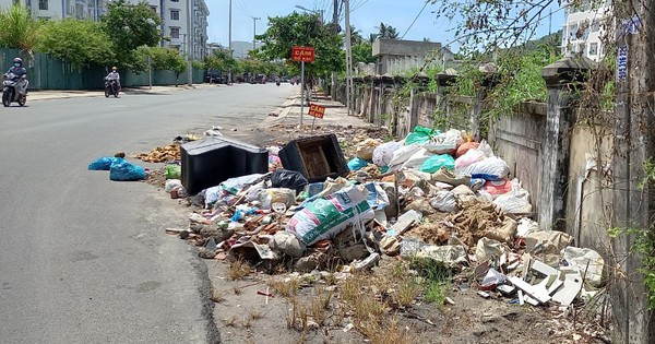 Xả rác bừa bãi ở thành phố du lịch biển