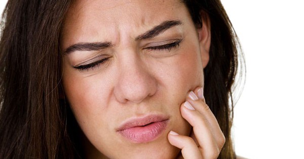 Bỏng rát ở lưỡi và miệng là bệnh gì, có nguy hiểm không?