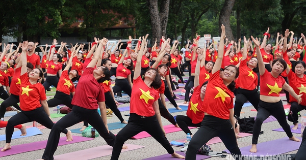 Mãn nhãn với màn đồng diễn của hơn 2.000 người yêu yoga