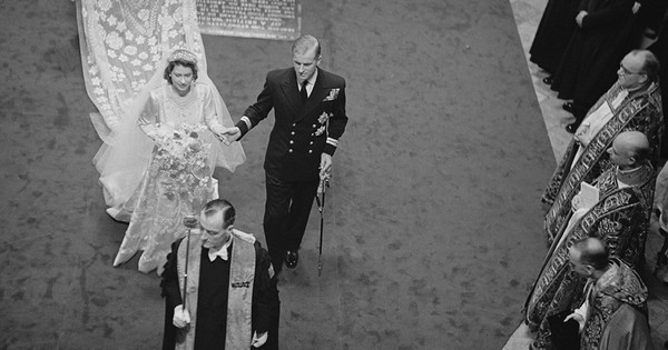 Thiên tình sử diễm lệ giữa Nữ hoàng Elizabeth và phu quân Philip (phần 1)