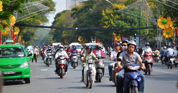 Bật đèn ôtô, xe máy vào ban ngày?